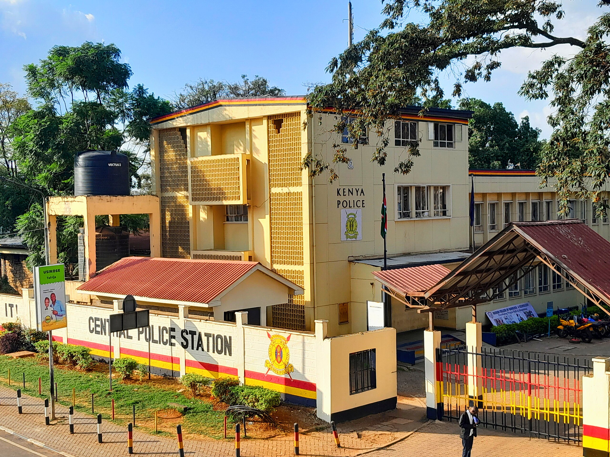 Long queues, no answers and poor leadership define Central Police ...